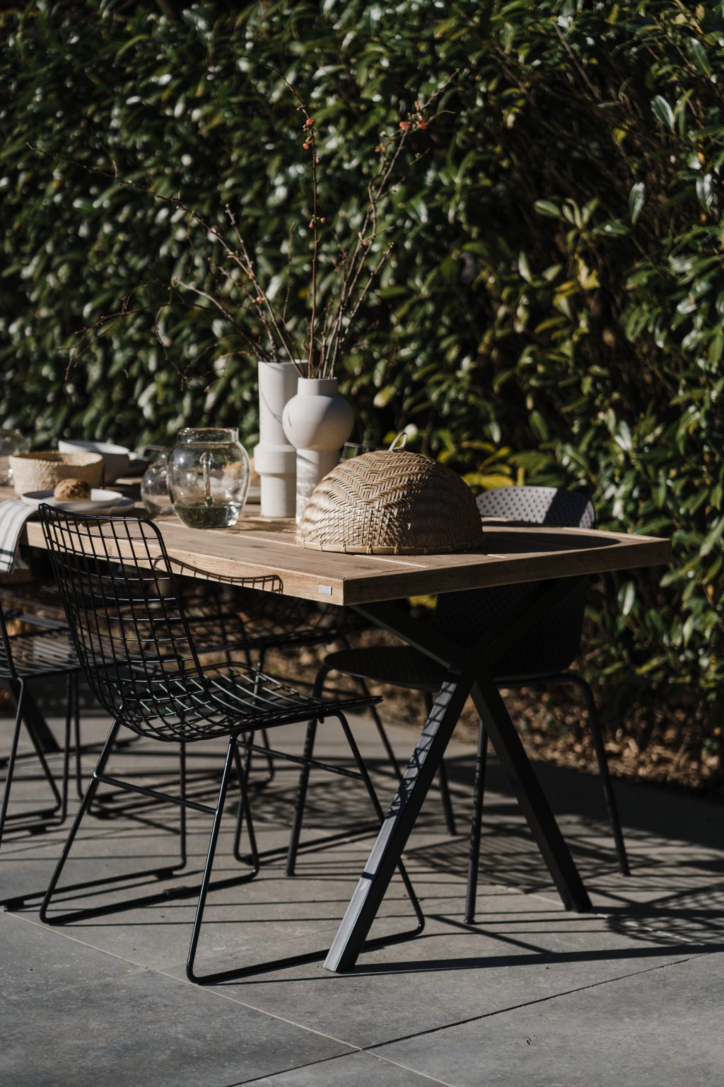 Karlsted outdoor steigerhout tuintafel stalen x-poot - PURE Wood Design